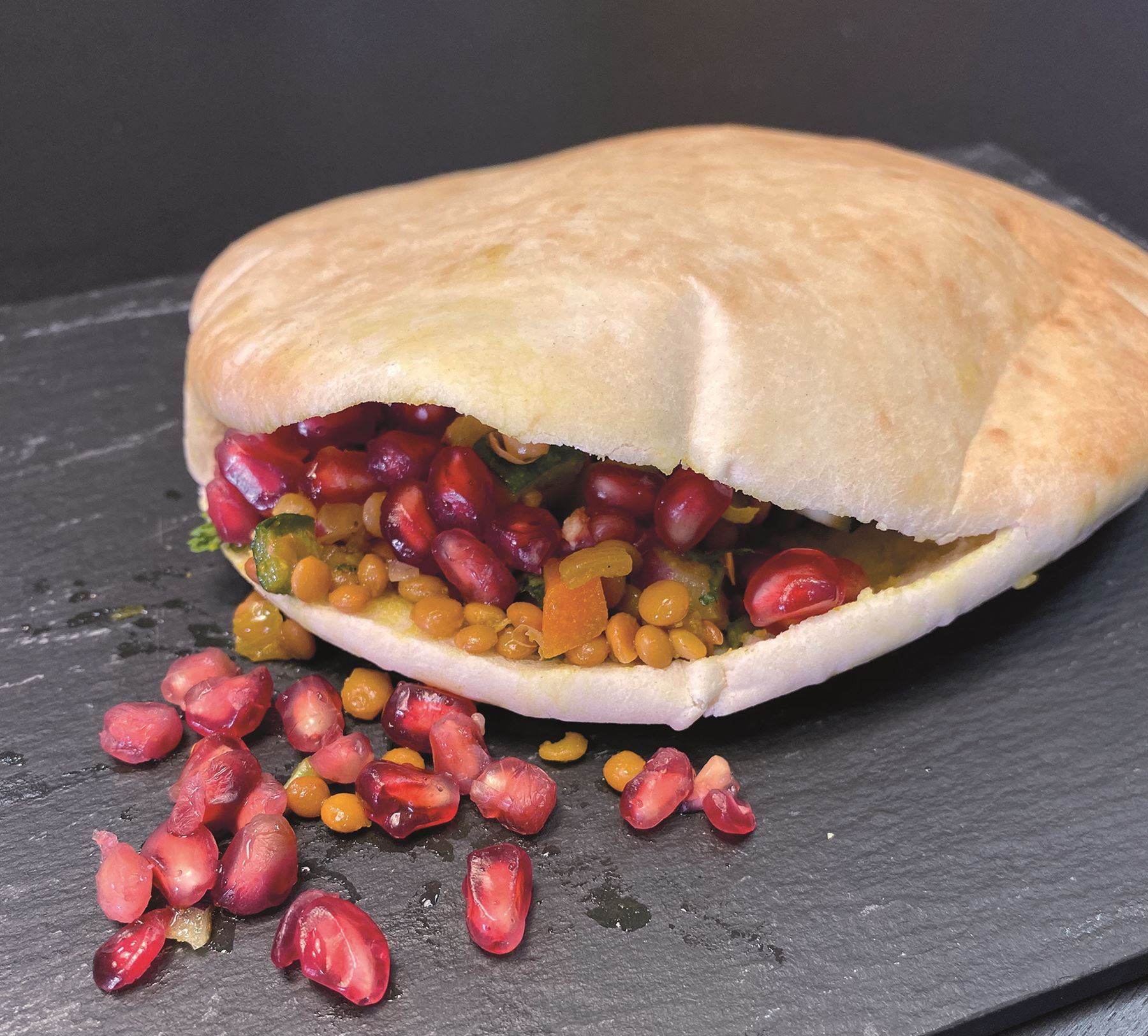 Pan de pita con ensalada mediterranea de lentejas | Lantmännen Unibake